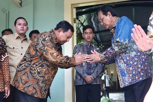Sowan ke Sri Sultan, Prabowo-Gibran Dapat Wejangan - RadarSampit.com Sowan ke Sri Sultan, Prabowo-Gibran Dapat Wejangan - RadarSampit.com